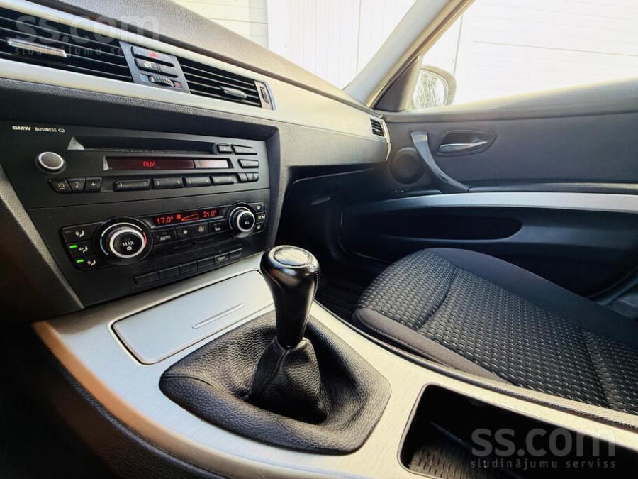 White BMW 320 2011 in Riga, with an engine capacity of 2.00 L and mileage of 296 thousand km for 4900 €, photo 11 on AUTOMOTO.COM.LV