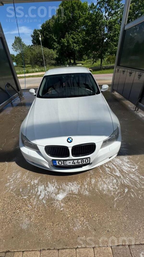 Белый БМВ 320 2011 в Цесис, объемом двигателя 2.00 л и пробегом 306 тыс. км за 5000 €, фото 1 на AUTOMOTO.COM.LV
