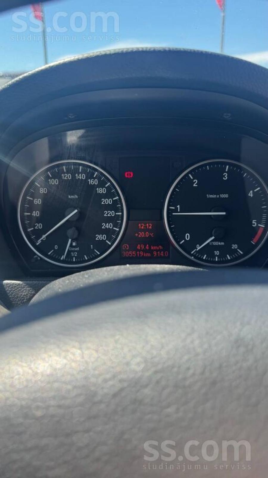 White BMW 320 2011 in Cesis, with an engine capacity of 2.00 L and mileage of 306 thousand km for 5000 €, photo 4 on AUTOMOTO.COM.LV