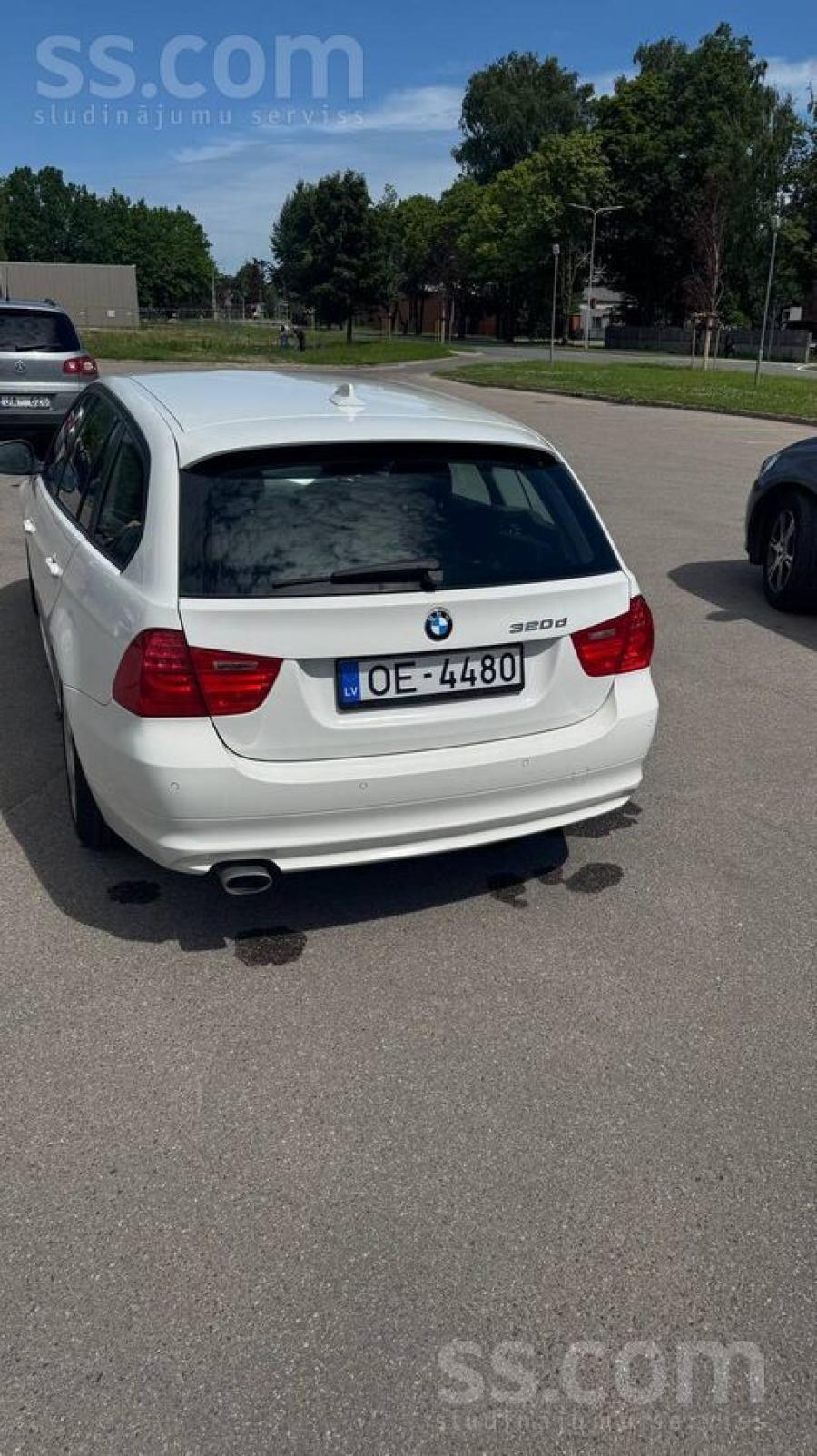 White BMW 320 2011 in Cesis, with an engine capacity of 2.00 L and mileage of 306 thousand km for 5000 €, photo 8 on AUTOMOTO.COM.LV