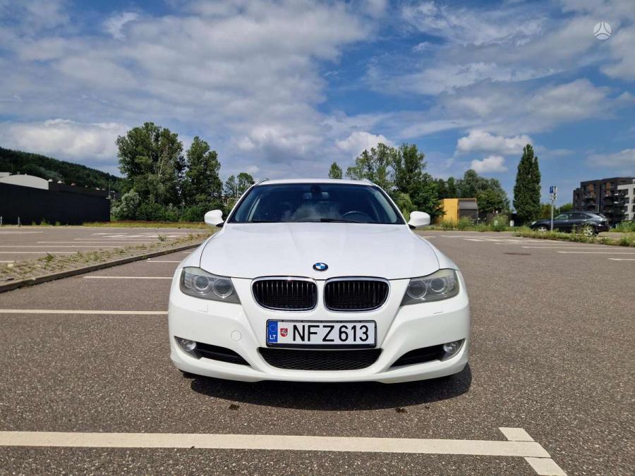 White BMW 320 2011 in Vilnius, with an engine capacity of 2.00 L and mileage of 400 thousand km for 3800 €, photo 3 on AUTOMOTO.COM.LV