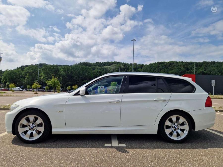 White BMW 320 2011 in Vilnius, with an engine capacity of 2.00 L and mileage of 400 thousand km for 3800 €, photo 5 on AUTOMOTO.COM.LV