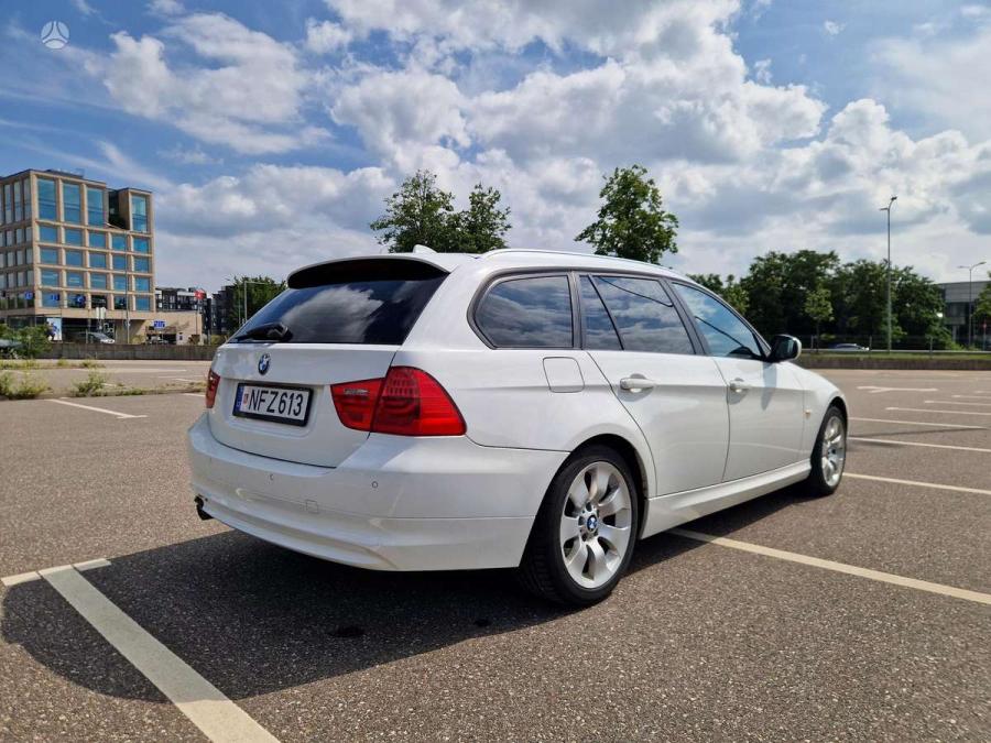 White BMW 320 2011 in Vilnius, with an engine capacity of 2.00 L and mileage of 400 thousand km for 3800 €, photo 8 on AUTOMOTO.COM.LV