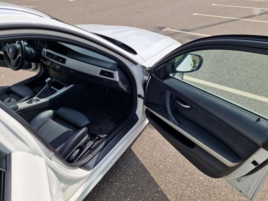 White BMW 320 2011 in Vilnius, with an engine capacity of 2.00 L and mileage of 400 thousand km for 3800 €, photo 13 on AUTOMOTO.COM.LV