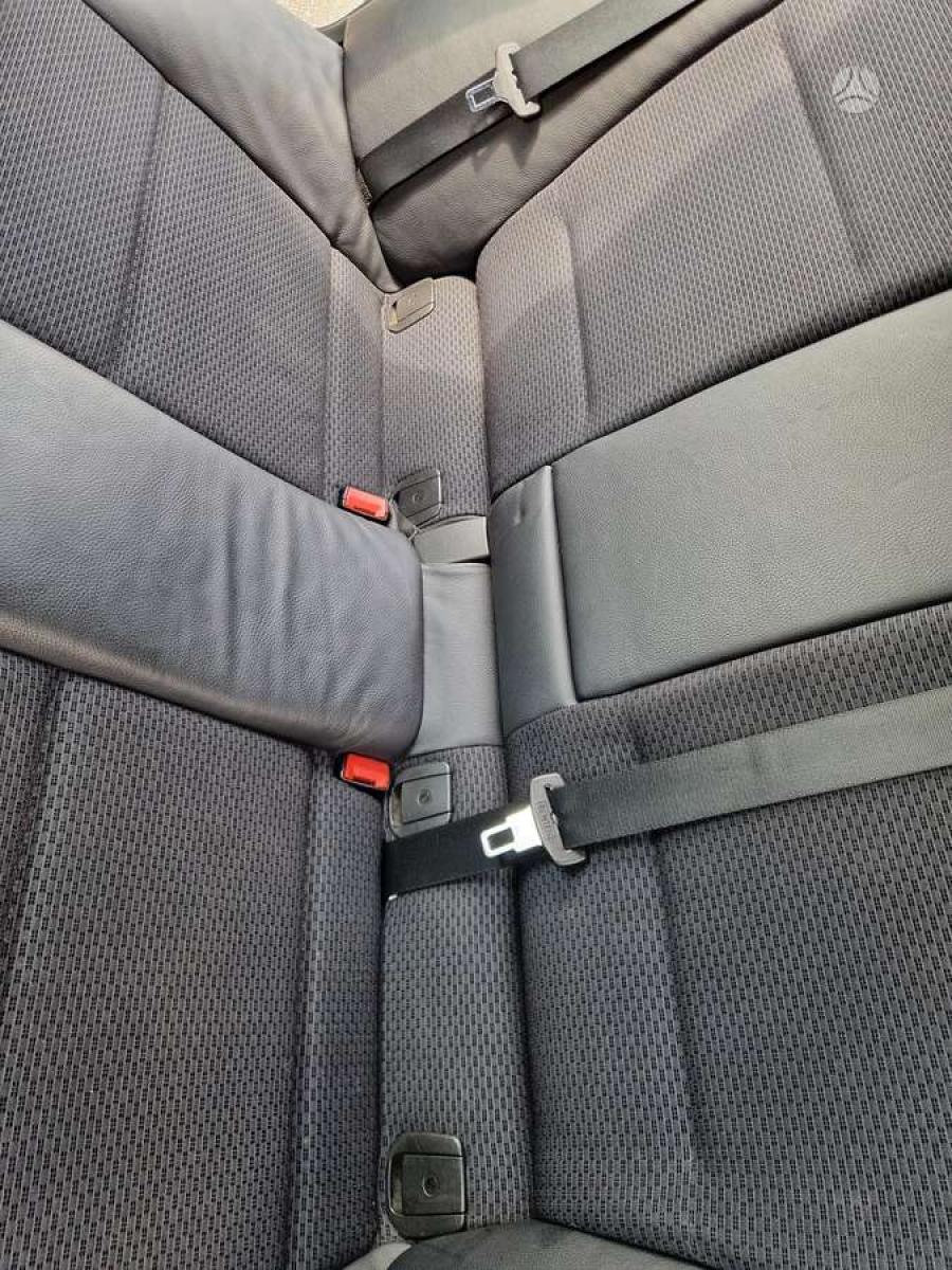 White BMW 320 2011 in Vilnius, with an engine capacity of 2.00 L and mileage of 400 thousand km for 3800 €, photo 20 on AUTOMOTO.COM.LV