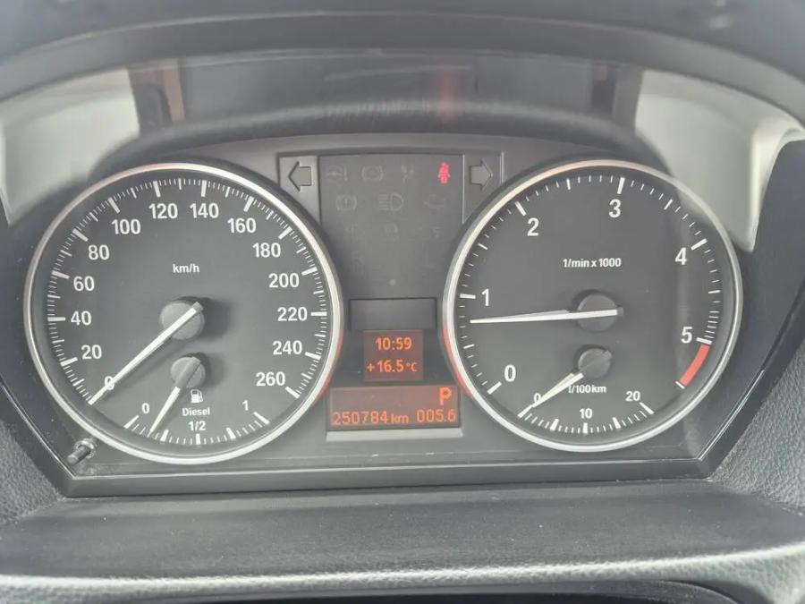 Balts BMW 320 2011 Liepāja, ar dzinēja tilpumu 2.00 L un nobraukumu 251 tūkst. km par 5600 €, foto 12 vietnē AUTOMOTO.COM.LV