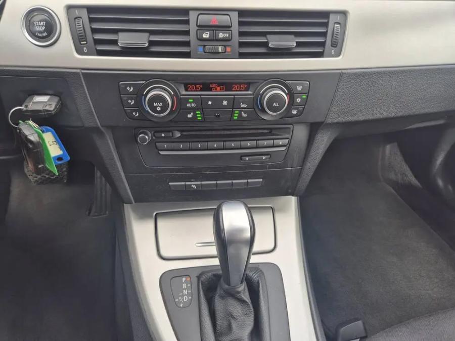 Balts BMW 320 2011 Liepāja, ar dzinēja tilpumu 2.00 L un nobraukumu 251 tūkst. km par 5600 €, foto 14 vietnē AUTOMOTO.COM.LV