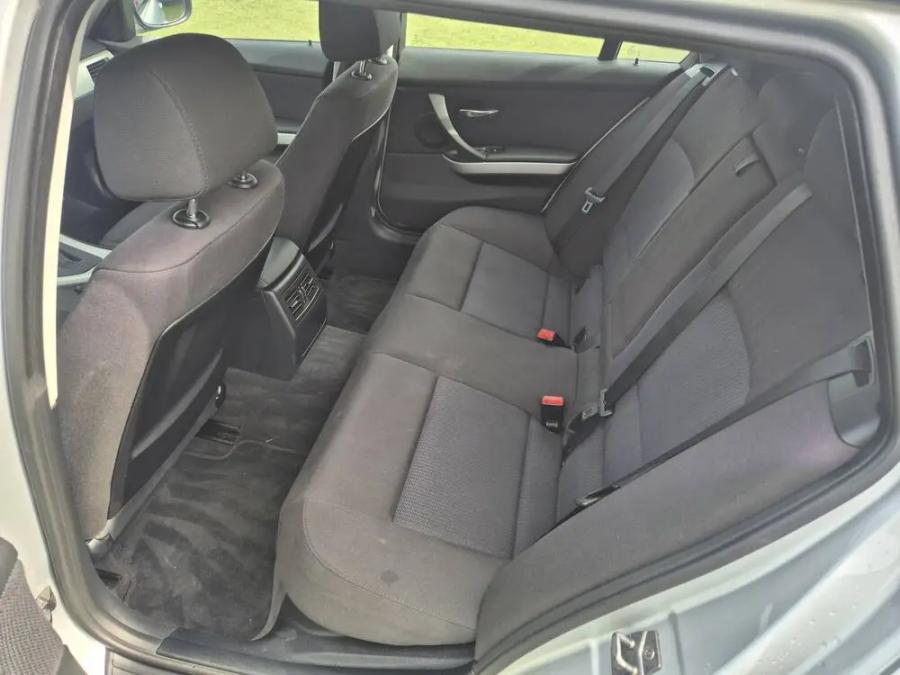 Balts BMW 320 2011 Liepāja, ar dzinēja tilpumu 2.00 L un nobraukumu 251 tūkst. km par 5600 €, foto 17 vietnē AUTOMOTO.COM.LV