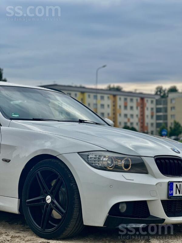 White BMW 320 2011 in Riga, with an engine capacity of 2.00 L and mileage of 393 thousand km for 5700 €, photo 8 on AUTOMOTO.COM.LV