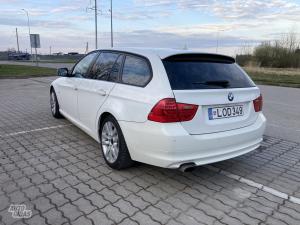 Balts BMW 320 2011 Kauņa, ar dzinēja tilpumu 2.00 L un nobraukumu 356 tūkst. km par 3800 €, foto  vietnē AUTOMOTO.COM.LV