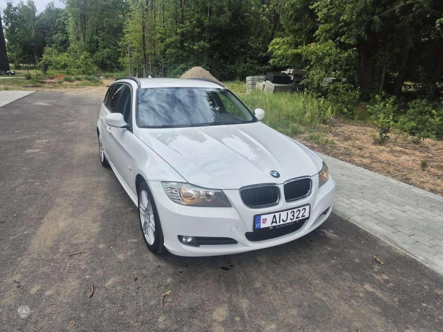 White BMW 320 2011 in Kaunas, with an engine capacity of 2.00 L and mileage of 275 thousand km for 3500 €, photo 1 on AUTOMOTO.COM.LV