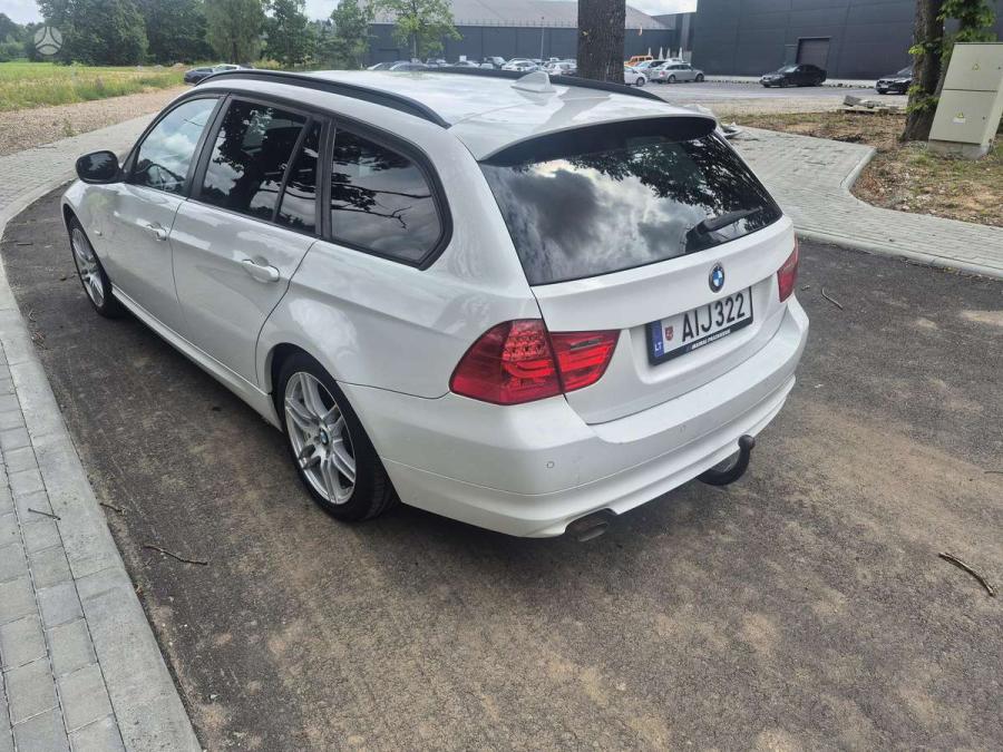 White BMW 320 2011 in Kaunas, with an engine capacity of 2.00 L and mileage of 275 thousand km for 3500 €, photo 3 on AUTOMOTO.COM.LV