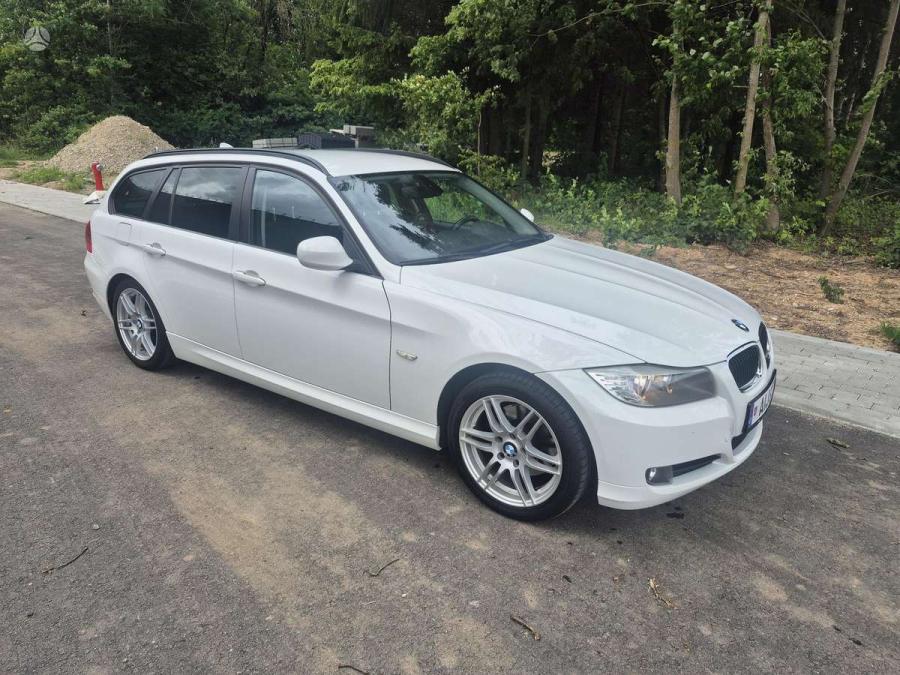 White BMW 320 2011 in Kaunas, with an engine capacity of 2.00 L and mileage of 275 thousand km for 3500 €, photo 5 on AUTOMOTO.COM.LV