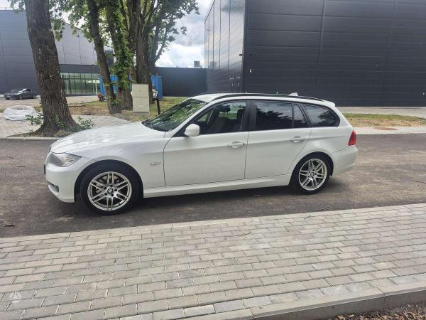 Balts BMW 320 2011 Kauņa, ar dzinēja tilpumu 2.00 L un nobraukumu 275 tūkst. km par 3500 €, foto 8 vietnē AUTOMOTO.COM.LV