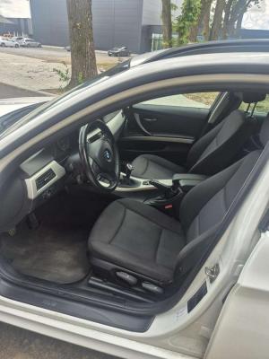 White BMW 320 2011 in Kaunas, with an engine capacity of 2.00 L and mileage of 275 thousand km for 3500 €, photo 10 on AUTOMOTO.COM.LV