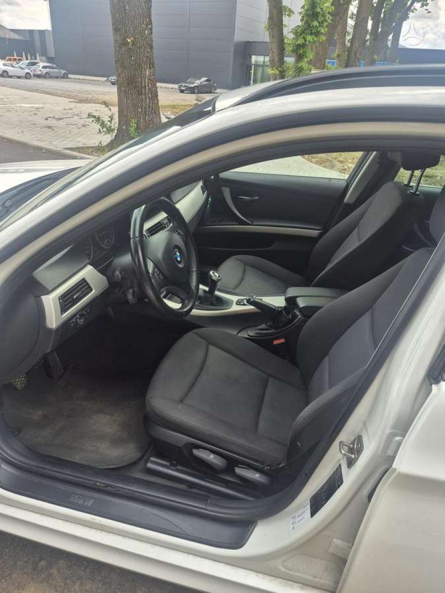 White BMW 320 2011 in Kaunas, with an engine capacity of 2.00 L and mileage of 275 thousand km for 3500 €, photo 10 on AUTOMOTO.COM.LV