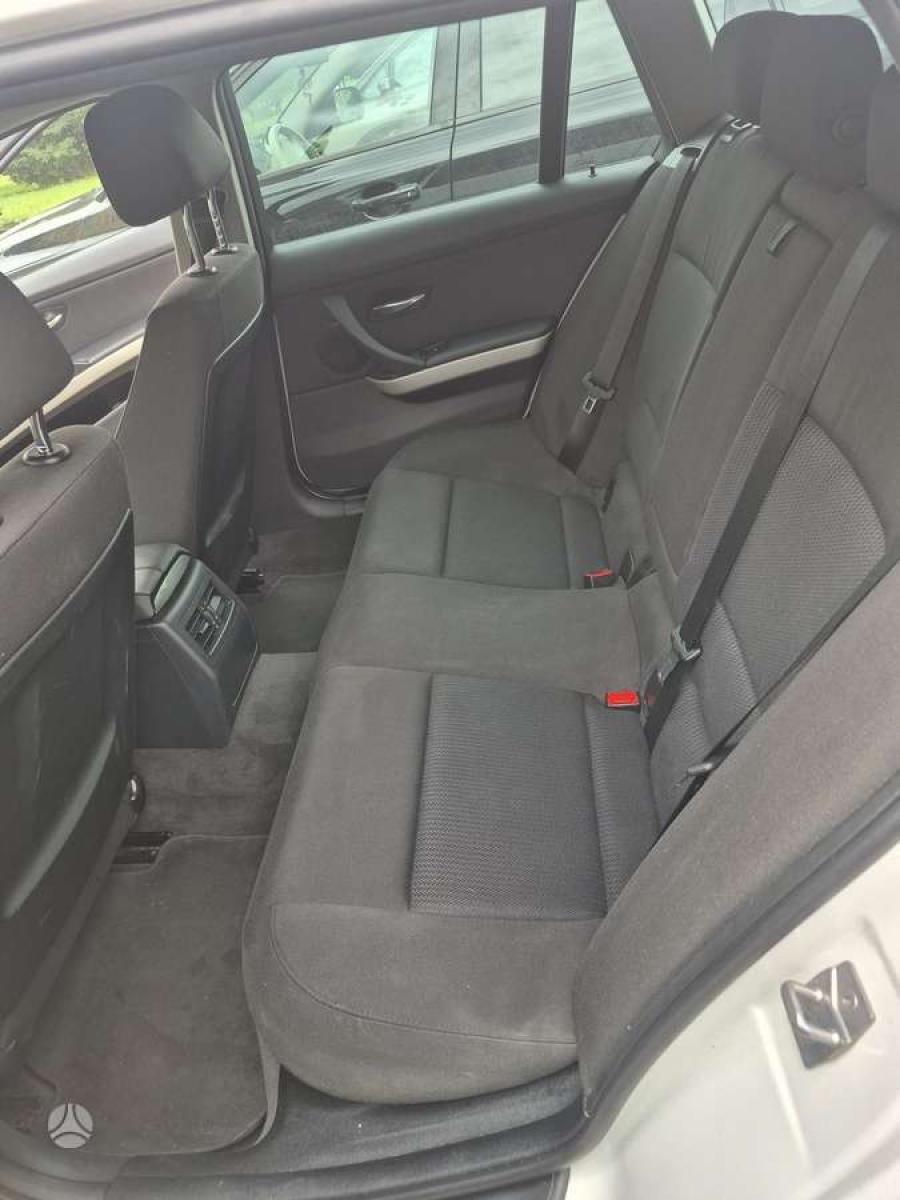 White BMW 320 2011 in Kaunas, with an engine capacity of 2.00 L and mileage of 275 thousand km for 3500 €, photo 12 on AUTOMOTO.COM.LV