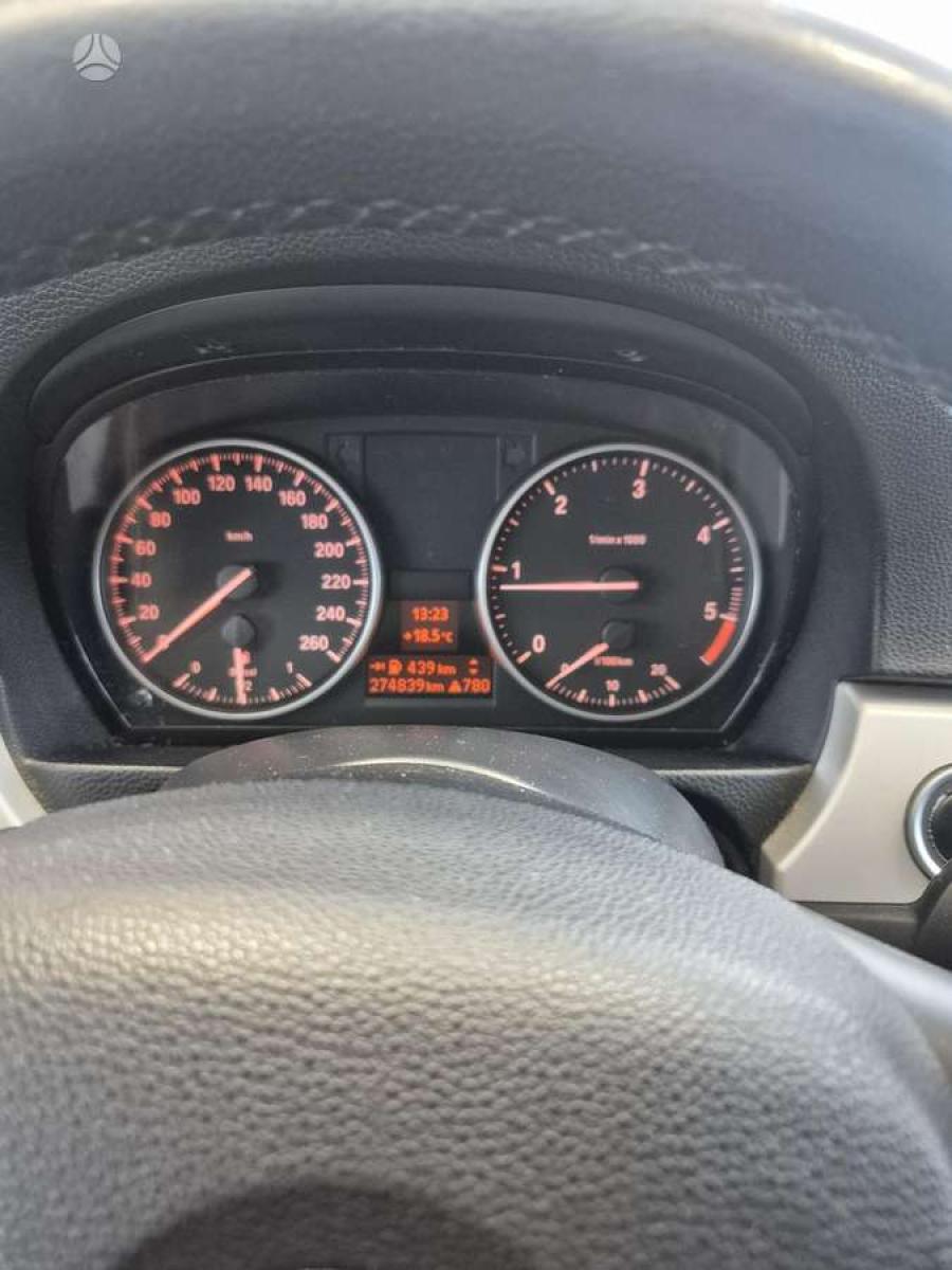 White BMW 320 2011 in Kaunas, with an engine capacity of 2.00 L and mileage of 275 thousand km for 3500 €, photo 15 on AUTOMOTO.COM.LV