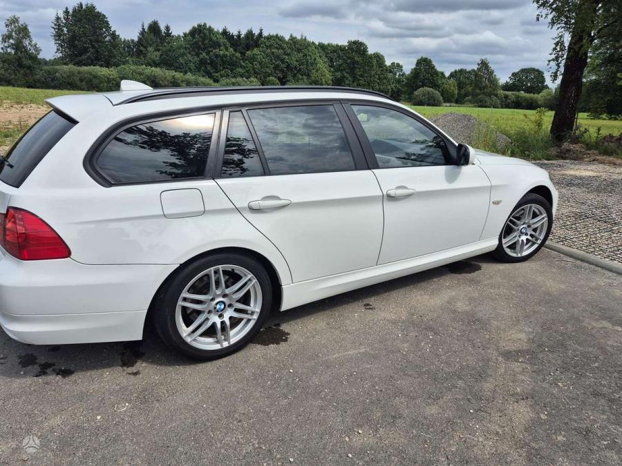 White BMW 320 2011 in Kaunas, with an engine capacity of 2.00 L and mileage of 275 thousand km for 3500 €, photo 20 on AUTOMOTO.COM.LV