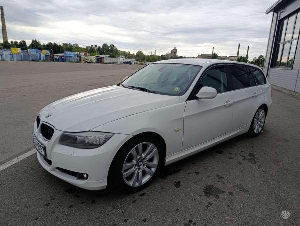 White BMW 320 2011 in Panevezys, with an engine capacity of 0.00 L and mileage of 213 thousand km for 4600 €, photo 3 on AUTOMOTO.COM.LV