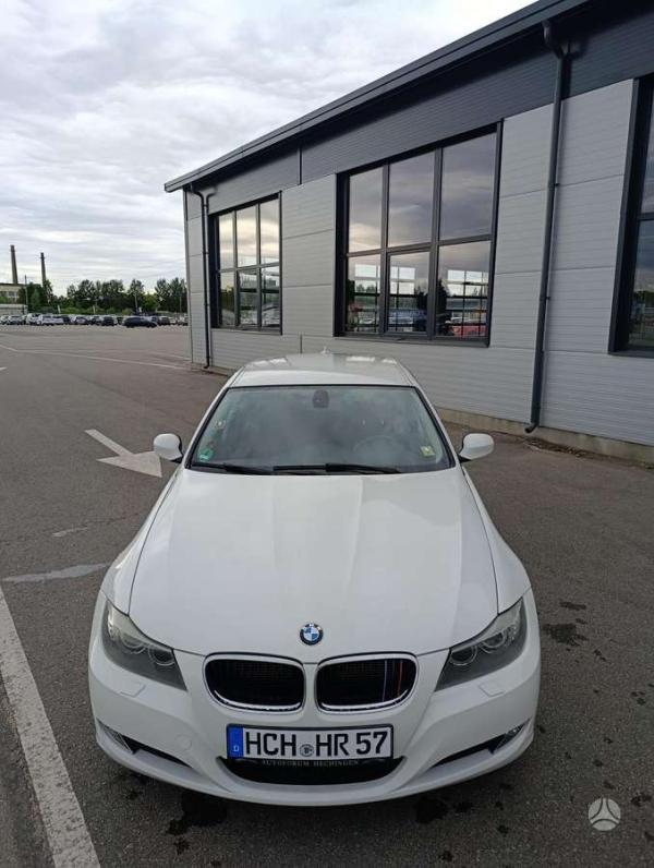 White BMW 320 2011 in Panevezys, with an engine capacity of 0.00 L and mileage of 213 thousand km for 4600 €, photo 8 on AUTOMOTO.COM.LV