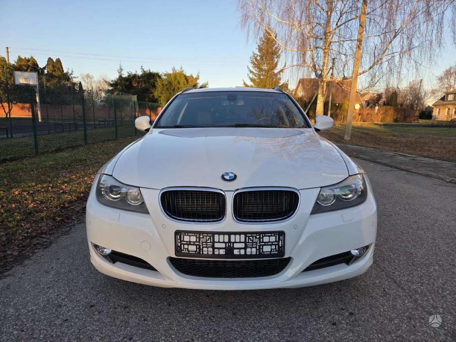 White BMW 320 2012 in Vilkaviskis, with an engine capacity of 2.00 L and mileage of 246 thousand km for 4650 €, photo 4 on AUTOMOTO.COM.LV