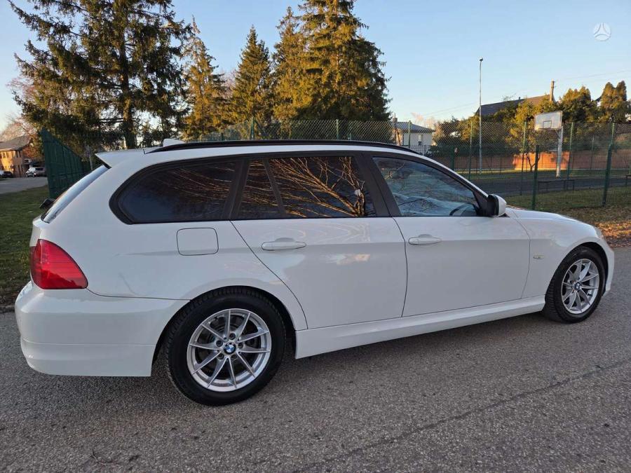 White BMW 320 2012 in Vilkaviskis, with an engine capacity of 2.00 L and mileage of 246 thousand km for 4650 €, photo 10 on AUTOMOTO.COM.LV