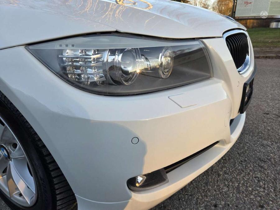 White BMW 320 2012 in Vilkaviskis, with an engine capacity of 2.00 L and mileage of 246 thousand km for 4650 €, photo 13 on AUTOMOTO.COM.LV