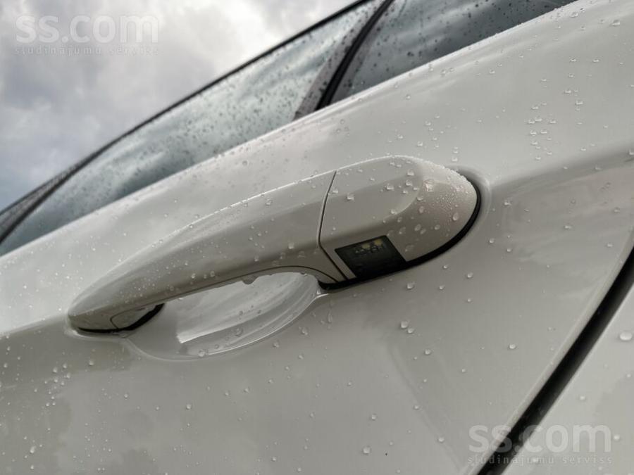White BMW 320 2012 in Balvi, with an engine capacity of 2.00 L and mileage of 271 thousand km for 5990 €, photo 33 on AUTOMOTO.COM.LV