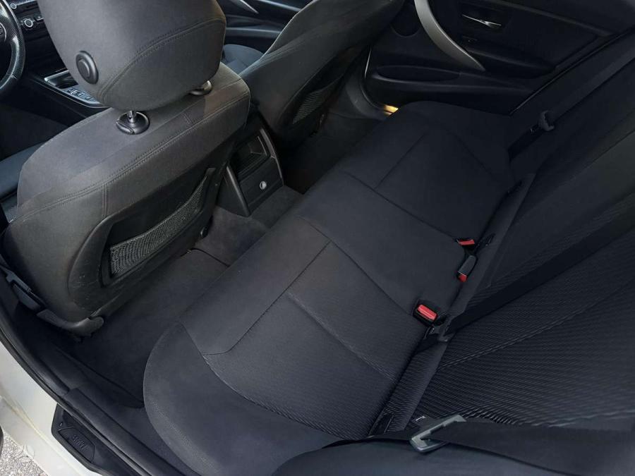 Balts BMW 320 2012 Viļņa, ar dzinēja tilpumu 2.00 L un nobraukumu 299 tūkst. km par 6850 €, foto 10 vietnē AUTOMOTO.COM.LV