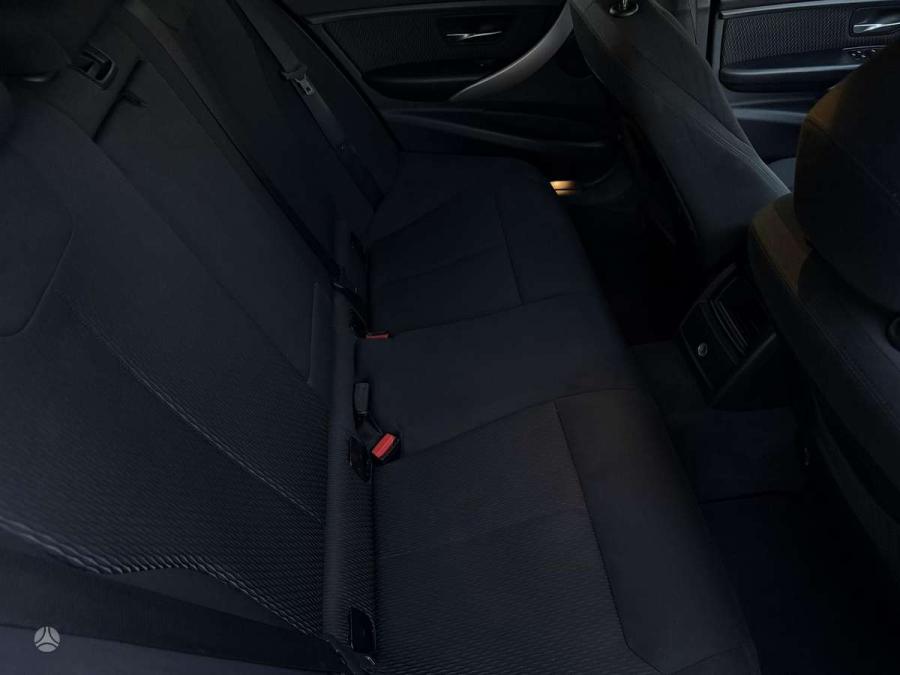 Balts BMW 320 2012 Viļņa, ar dzinēja tilpumu 2.00 L un nobraukumu 299 tūkst. km par 6850 €, foto 16 vietnē AUTOMOTO.COM.LV