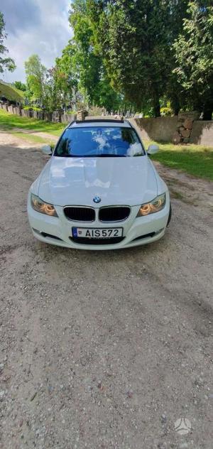 White BMW 320 2012 in Vilnius, with an engine capacity of 2.00 L and mileage of 233 thousand km for 8399 €, photo 5 on AUTOMOTO.COM.LV