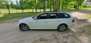 White BMW 320 2012 in Vilnius, with an engine capacity of 2.00 L and mileage of 233 thousand km for 8399 €, photo 6 on AUTOMOTO.COM.LV