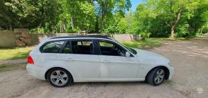 White BMW 320 2012 in Vilnius, with an engine capacity of 2.00 L and mileage of 233 thousand km for 8399 €, photo 7 on AUTOMOTO.COM.LV