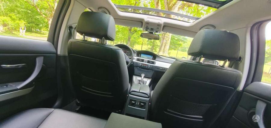 White BMW 320 2012 in Vilnius, with an engine capacity of 2.00 L and mileage of 233 thousand km for 8399 €, photo 13 on AUTOMOTO.COM.LV