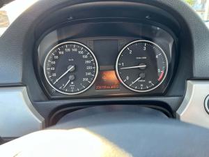 Balts BMW 320 2012 Marijampole, ar dzinēja tilpumu 2.00 L un nobraukumu 256 tūkst. km par 3499 €, foto 13 vietnē AUTOMOTO.COM.LV