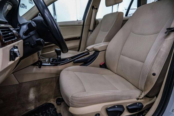 White BMW 320 2012 in Kaunas, with an engine capacity of 2.00 L and mileage of 307 thousand km for 5490 €, photo 6 on AUTOMOTO.COM.LV