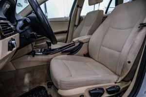 White BMW 320 2012 in Kaunas, with an engine capacity of 2.00 L and mileage of 307 thousand km for 5490 €, photo 6 on AUTOMOTO.COM.LV