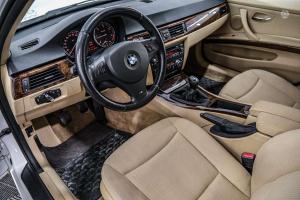 White BMW 320 2012 in Kaunas, with an engine capacity of 2.00 L and mileage of 307 thousand km for 5490 €, photo 7 on AUTOMOTO.COM.LV