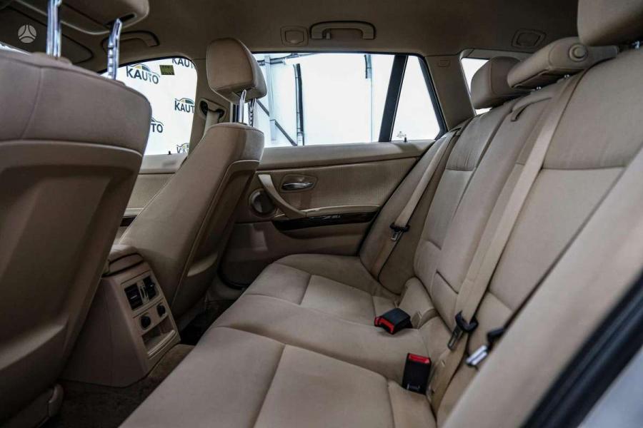 White BMW 320 2012 in Kaunas, with an engine capacity of 2.00 L and mileage of 307 thousand km for 5490 €, photo 10 on AUTOMOTO.COM.LV