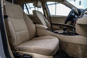 White BMW 320 2012 in Kaunas, with an engine capacity of 2.00 L and mileage of 307 thousand km for 5490 €, photo 13 on AUTOMOTO.COM.LV