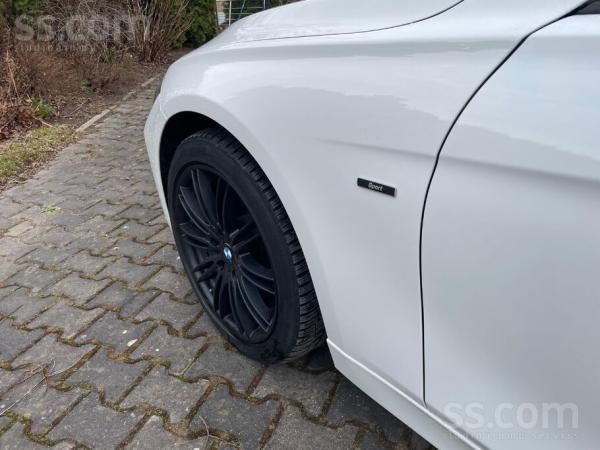 White BMW 320 2013 in Riga, with an engine capacity of 2.00 L and mileage of 240 thousand km for 9300 €, photo 9 on AUTOMOTO.COM.LV