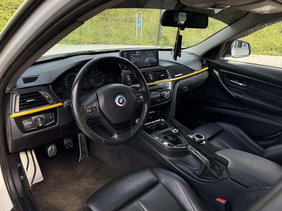 Balts BMW 320 2013 Viļņa, ar dzinēja tilpumu 2.00 L un nobraukumu 352 tūkst. km par 6500 €, foto 12 vietnē AUTOMOTO.COM.LV