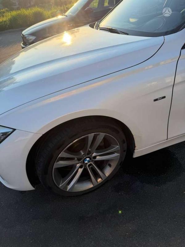 White BMW 320 2013 in Vilnius, with an engine capacity of 2.00 L and mileage of 280 thousand km for 5000 €, photo 10 on AUTOMOTO.COM.LV