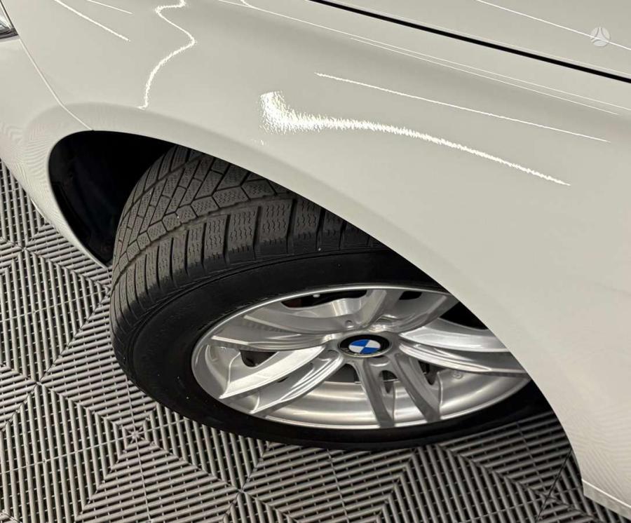 White BMW 320 2013 in Marijampole, with an engine capacity of 2.00 L and mileage of 287 thousand km for 9999 €, photo 25 on AUTOMOTO.COM.LV