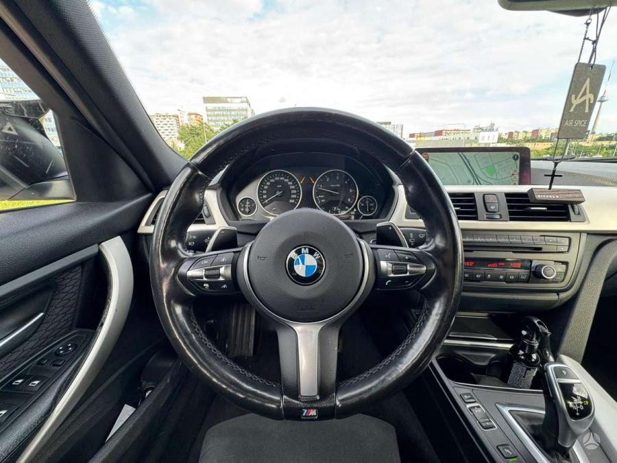 White BMW 320 2013 in Vilnius, with an engine capacity of 2.00 L and mileage of 256 thousand km for 10250 €, photo 13 on AUTOMOTO.COM.LV