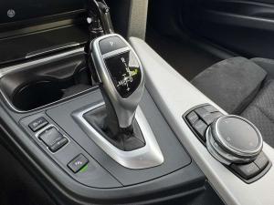 White BMW 320 2013 in Vilnius, with an engine capacity of 2.00 L and mileage of 256 thousand km for 10250 €, photo 18 on AUTOMOTO.COM.LV