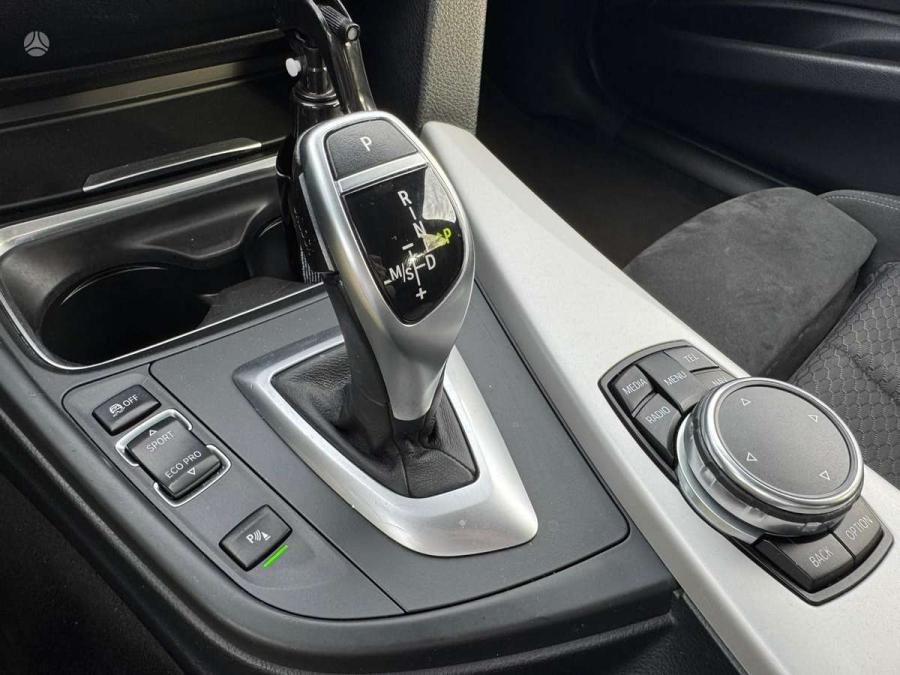 White BMW 320 2013 in Vilnius, with an engine capacity of 2.00 L and mileage of 256 thousand km for 10250 €, photo 18 on AUTOMOTO.COM.LV