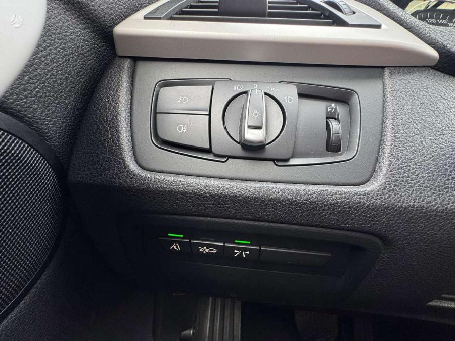White BMW 320 2013 in Vilnius, with an engine capacity of 2.00 L and mileage of 256 thousand km for 10250 €, photo 21 on AUTOMOTO.COM.LV