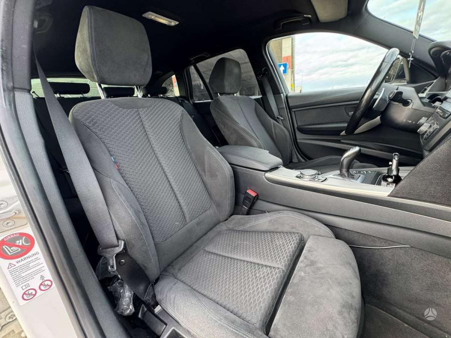 White BMW 320 2013 in Vilnius, with an engine capacity of 2.00 L and mileage of 256 thousand km for 10250 €, photo 23 on AUTOMOTO.COM.LV